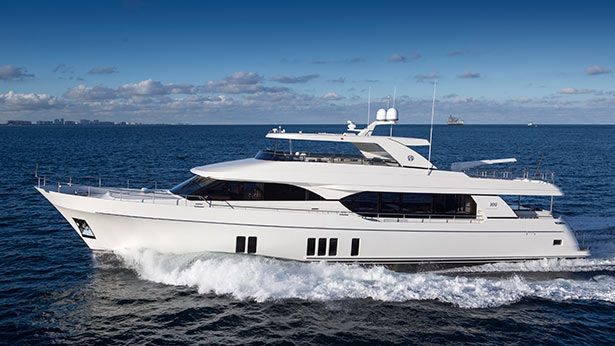 Ocean Alexander delivers new OA 100 Motoryacht